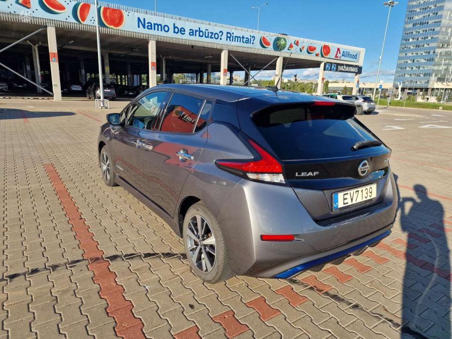 Pelēks Nissan Leaf 2018 Viļņa, ar dzinēja tilpumu 0.00 L un nobraukumu 52 tūkst. km par 12900 €, foto 5 vietnē AUTOMOTO.COM.LV