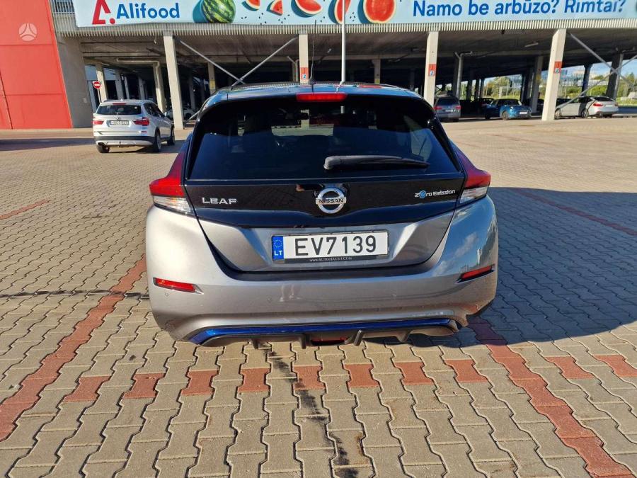 Pelēks Nissan Leaf 2018 Viļņa, ar dzinēja tilpumu 0.00 L un nobraukumu 52 tūkst. km par 12900 €, foto 6 vietnē AUTOMOTO.COM.LV