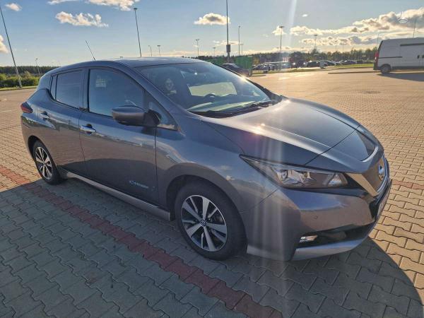 Pelēks Nissan Leaf 2018 Viļņa, ar dzinēja tilpumu 0.00 L un nobraukumu 52 tūkst. km par 12900 €, foto 8 vietnē AUTOMOTO.COM.LV