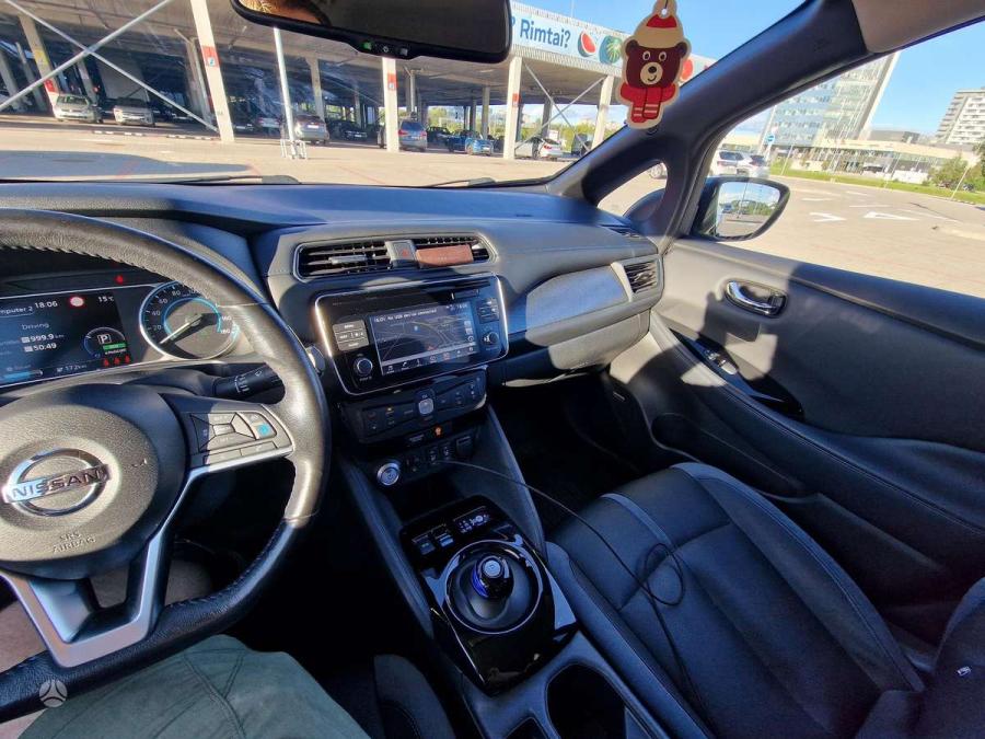 Pelēks Nissan Leaf 2018 Viļņa, ar dzinēja tilpumu 0.00 L un nobraukumu 52 tūkst. km par 12900 €, foto 21 vietnē AUTOMOTO.COM.LV