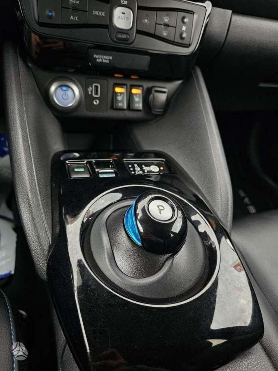 Pelēks Nissan Leaf 2019 Tauragė, ar dzinēja tilpumu 0.00 L un nobraukumu 127 tūkst. km par 9300 €, foto 19 vietnē AUTOMOTO.COM.LV