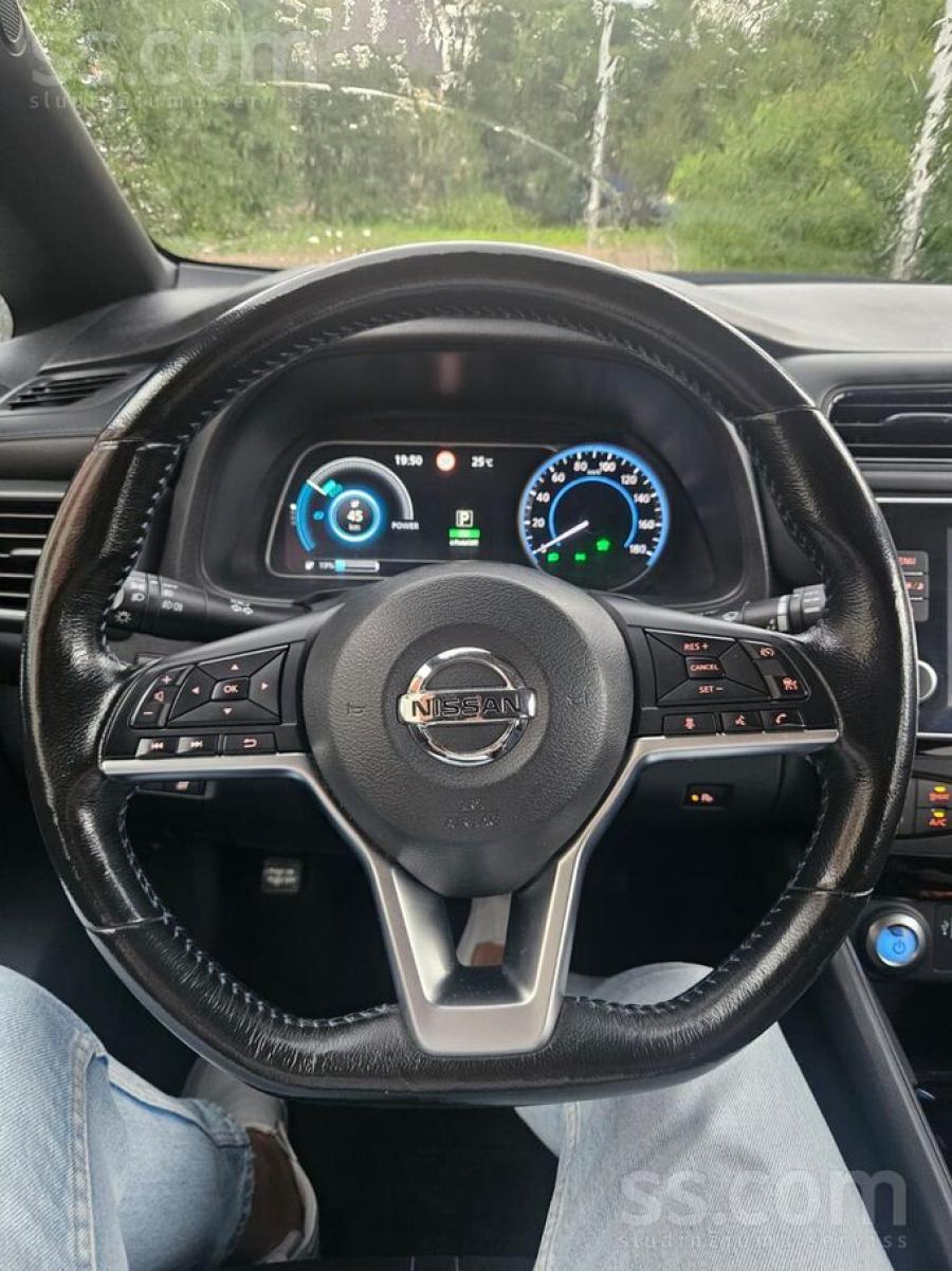 Grey Nissan Leaf 2019 in Riga, with an engine capacity of 0.00 L and mileage of 130 thousand km for 13300 €, photo 6 on AUTOMOTO.COM.LV