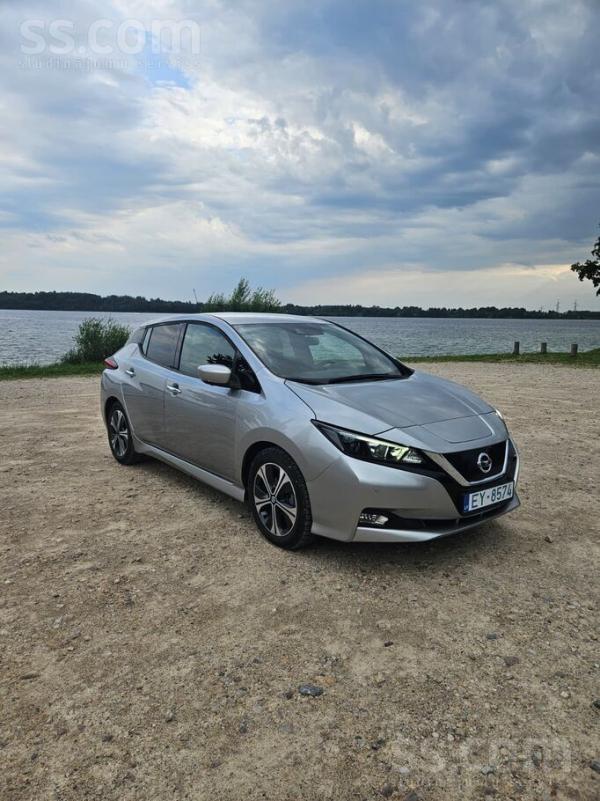 Pelēks Nissan Leaf 2019 Rīga, ar dzinēja tilpumu 0.00 L un nobraukumu 130 tūkst. km par 13300 €, foto 1 vietnē AUTOMOTO.COM.LV