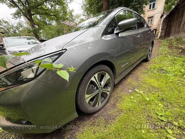 Grey Nissan Leaf 2019 in Riga, with an engine capacity of 0.00 L and mileage of 107 thousand km for 10000 €, photo 3 on AUTOMOTO.COM.LV