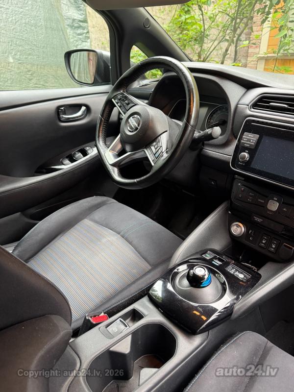Grey Nissan Leaf 2019 in Riga, with an engine capacity of 0.00 L and mileage of 107 thousand km for 10000 €, photo 4 on AUTOMOTO.COM.LV