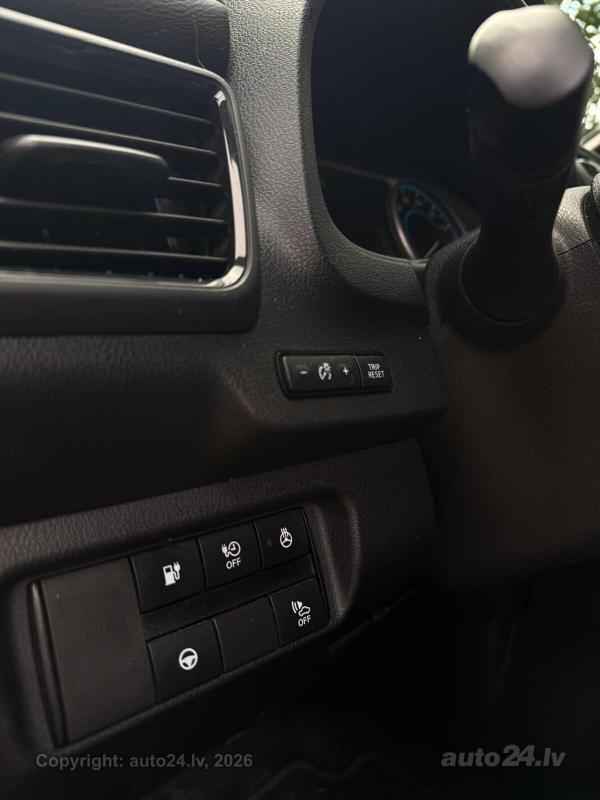 Grey Nissan Leaf 2019 in Riga, with an engine capacity of 0.00 L and mileage of 107 thousand km for 10000 €, photo 5 on AUTOMOTO.COM.LV