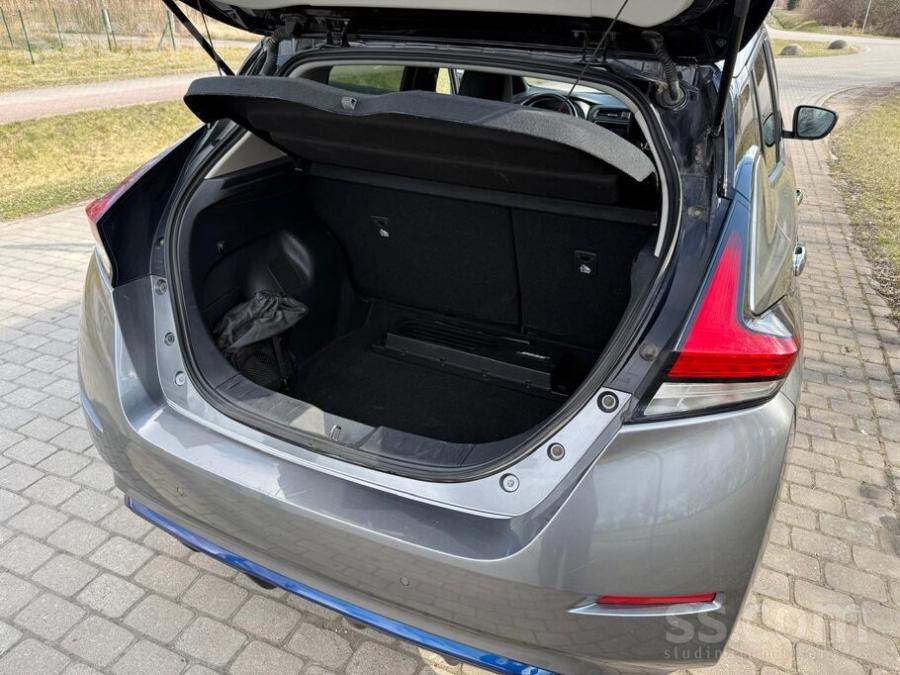 Grey Nissan Leaf 2020 in Riga, with an engine capacity of 0.00 L and mileage of 162 thousand km for 12200 €, photo 9 on AUTOMOTO.COM.LV