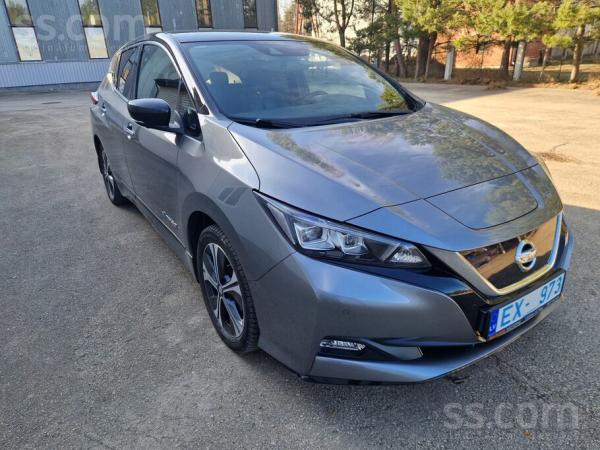 Pelēks Nissan Leaf 2020 Rīga, ar dzinēja tilpumu 0.00 L un nobraukumu 138 tūkst. km par 11800 €, foto 1 vietnē AUTOMOTO.COM.LV