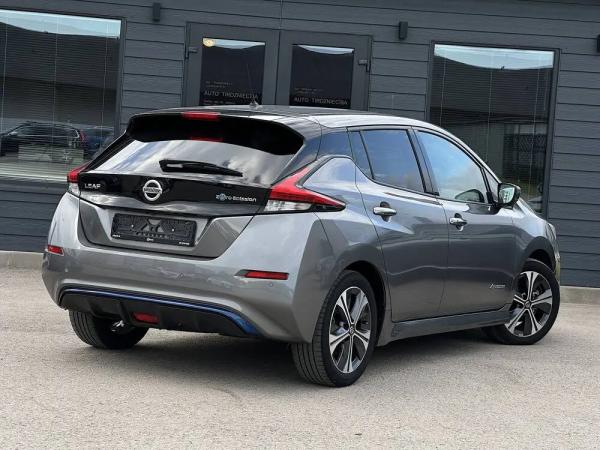 Grey Nissan Leaf 2020 in Jelgava, with an engine capacity of 0.10 L and mileage of 70 thousand km for 15850 €, photo 2 on AUTOMOTO.COM.LV