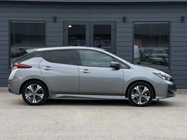 Grey Nissan Leaf 2020 in Jelgava, with an engine capacity of 0.10 L and mileage of 70 thousand km for 15850 €, photo 5 on AUTOMOTO.COM.LV