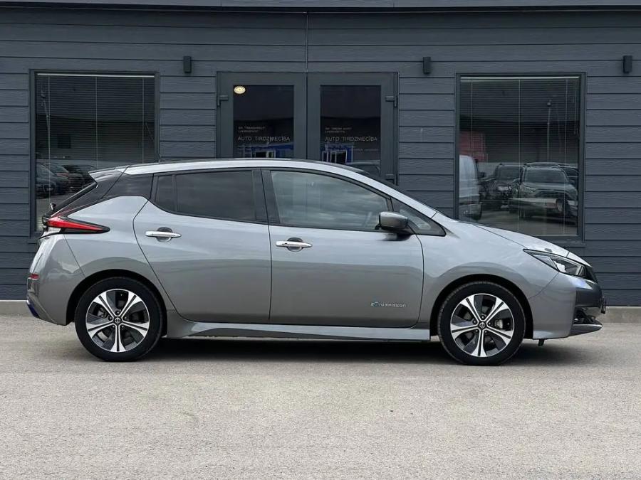Grey Nissan Leaf 2020 in Jelgava, with an engine capacity of 0.10 L and mileage of 70 thousand km for 15850 €, photo 6 on AUTOMOTO.COM.LV