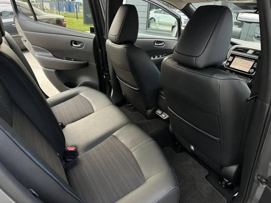 Grey Nissan Leaf 2020 in Jelgava, with an engine capacity of 0.10 L and mileage of 70 thousand km for 15850 €, photo 10 on AUTOMOTO.COM.LV