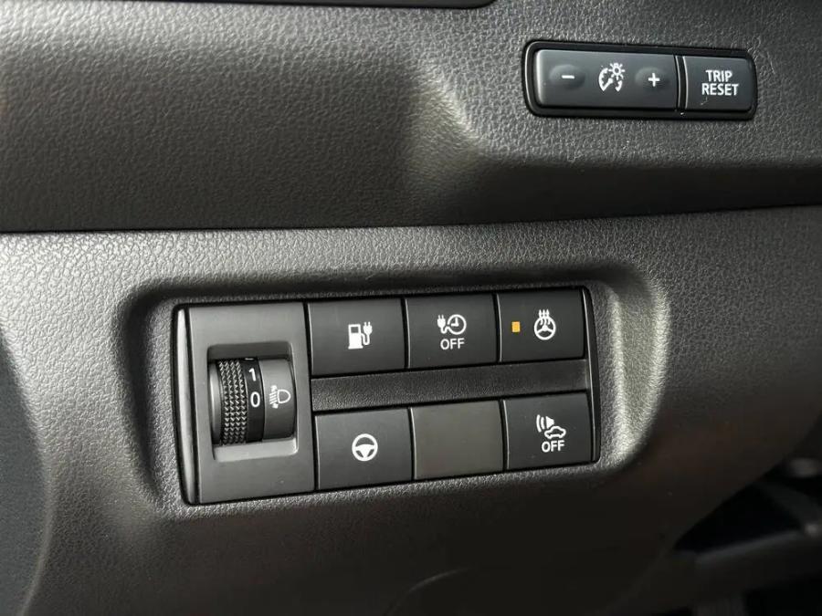 Grey Nissan Leaf 2020 in Jelgava, with an engine capacity of 0.10 L and mileage of 70 thousand km for 15850 €, photo 12 on AUTOMOTO.COM.LV