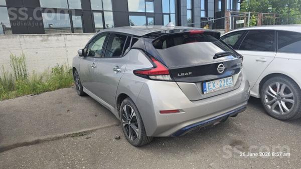 Pelēks Nissan Leaf 2020 Rīga, ar dzinēja tilpumu 0.00 L un nobraukumu 251 tūkst. km par 14000 €, foto 5 vietnē AUTOMOTO.COM.LV