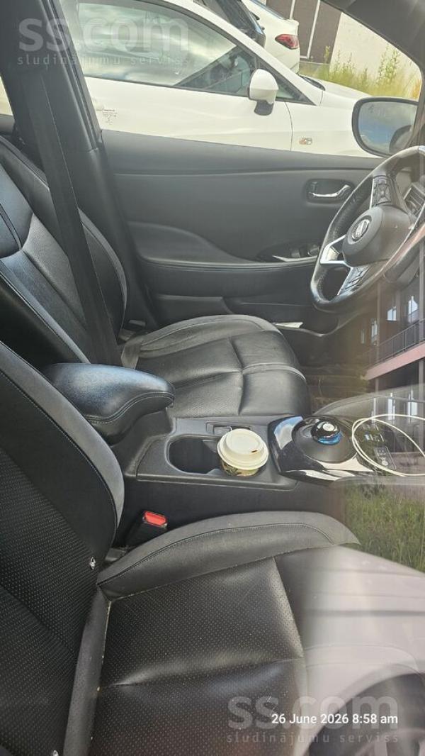 Pelēks Nissan Leaf 2020 Rīga, ar dzinēja tilpumu 0.00 L un nobraukumu 251 tūkst. km par 14000 €, foto 6 vietnē AUTOMOTO.COM.LV