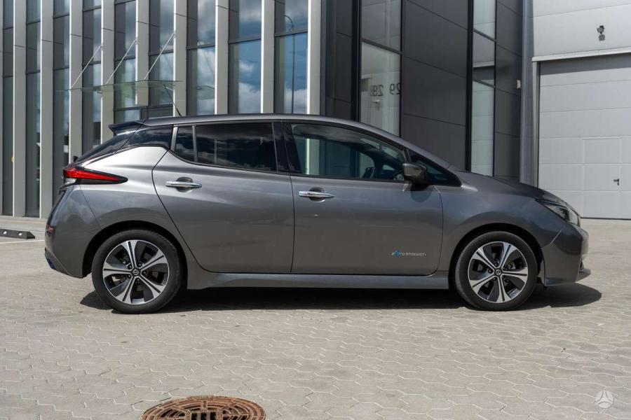 Grey Nissan Leaf 2020 in Vilnius, with an engine capacity of 0.00 L and mileage of 171 thousand km for 9300 €, photo 3 on AUTOMOTO.COM.LV