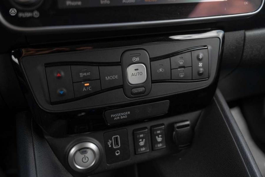 Grey Nissan Leaf 2020 in Vilnius, with an engine capacity of 0.00 L and mileage of 171 thousand km for 9300 €, photo 23 on AUTOMOTO.COM.LV