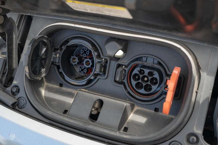 Grey Nissan Leaf 2020 in Vilnius, with an engine capacity of 0.00 L and mileage of 171 thousand km for 9300 €, photo 30 on AUTOMOTO.COM.LV