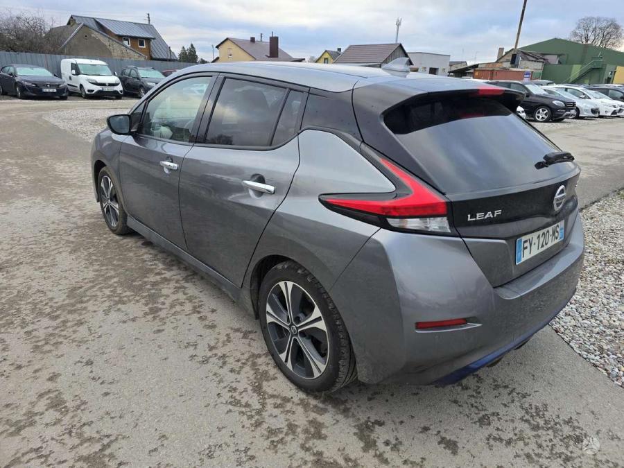 Pelēks Nissan Leaf 2021 Tauragė, ar dzinēja tilpumu 0.00 L un nobraukumu 134 tūkst. km par 9900 €, foto 4 vietnē AUTOMOTO.COM.LV