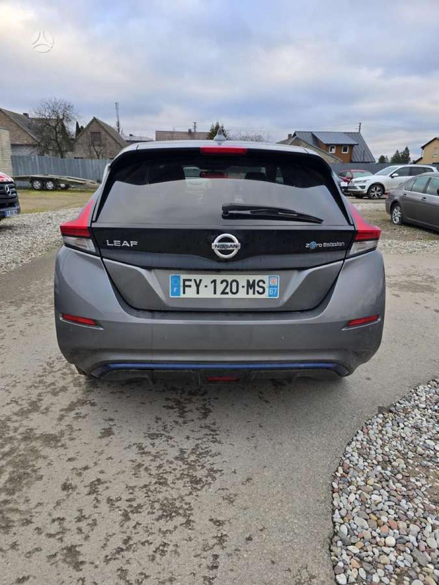 Pelēks Nissan Leaf 2021 Tauragė, ar dzinēja tilpumu 0.00 L un nobraukumu 134 tūkst. km par 9900 €, foto 5 vietnē AUTOMOTO.COM.LV