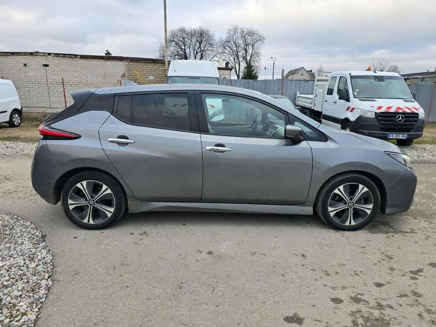 Pelēks Nissan Leaf 2021 Tauragė, ar dzinēja tilpumu 0.00 L un nobraukumu 134 tūkst. km par 9900 €, foto 7 vietnē AUTOMOTO.COM.LV