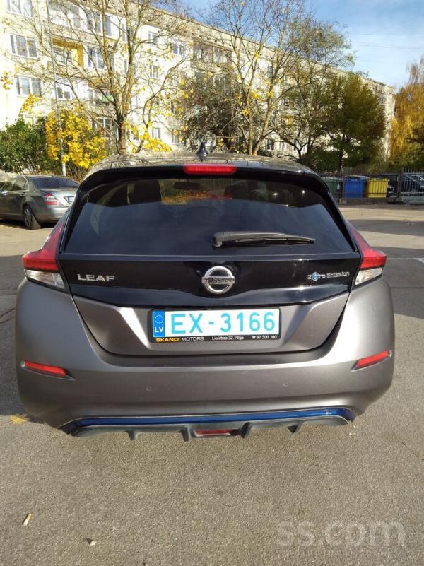 Pelēks Nissan Leaf 2021 Rīga, ar dzinēja tilpumu 0.00 L un nobraukumu 59 tūkst. km par 14900 €, foto 1 vietnē AUTOMOTO.COM.LV