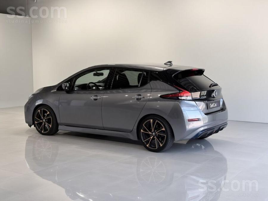 Pelēks Nissan Leaf 2021 Rīga, ar dzinēja tilpumu 0.00 L un nobraukumu 51 tūkst. km par 17500 €, foto 3 vietnē AUTOMOTO.COM.LV
