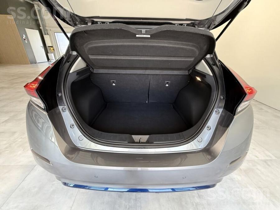 Pelēks Nissan Leaf 2021 Rīga, ar dzinēja tilpumu 0.00 L un nobraukumu 51 tūkst. km par 17500 €, foto 7 vietnē AUTOMOTO.COM.LV