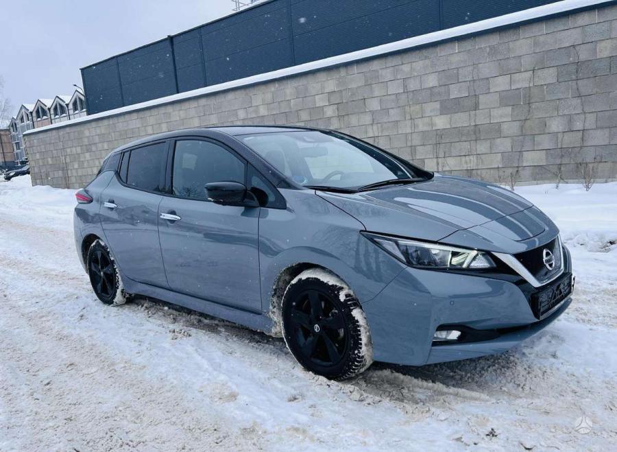 Pelēks Nissan Leaf 2022 Viļņa, ar dzinēja tilpumu 0.00 L un nobraukumu 56 tūkst. km par 15950 €, foto 4 vietnē AUTOMOTO.COM.LV