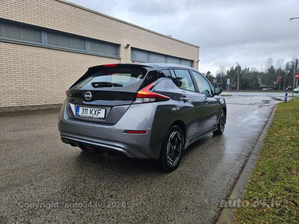 Pelēks Nissan Leaf 2022 Saku, ar dzinēja tilpumu 0.00 L un nobraukumu 50 tūkst. km par 15750 €, foto 5 vietnē AUTOMOTO.COM.LV