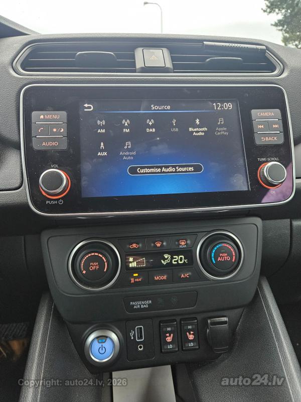 Pelēks Nissan Leaf 2022 Saku, ar dzinēja tilpumu 0.00 L un nobraukumu 50 tūkst. km par 15750 €, foto 9 vietnē AUTOMOTO.COM.LV