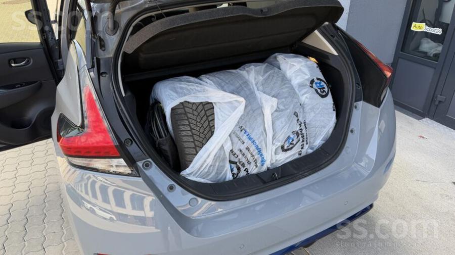 Pelēks Nissan Leaf 2022 Rīga, ar dzinēja tilpumu 0.00 L un nobraukumu 33 tūkst. km par 18500 €, foto 22 vietnē AUTOMOTO.COM.LV