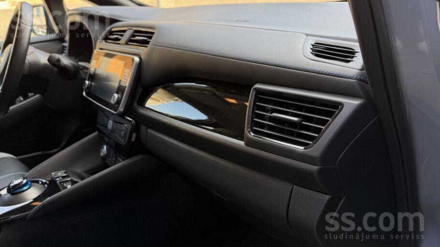 Pelēks Nissan Leaf 2022 Rīga, ar dzinēja tilpumu 0.00 L un nobraukumu 33 tūkst. km par 18500 €, foto 23 vietnē AUTOMOTO.COM.LV