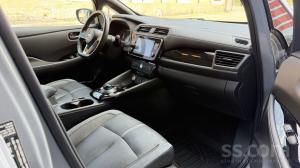 Pelēks Nissan Leaf 2022 Rīga, ar dzinēja tilpumu 0.00 L un nobraukumu 33 tūkst. km par 18500 €, foto 24 vietnē AUTOMOTO.COM.LV