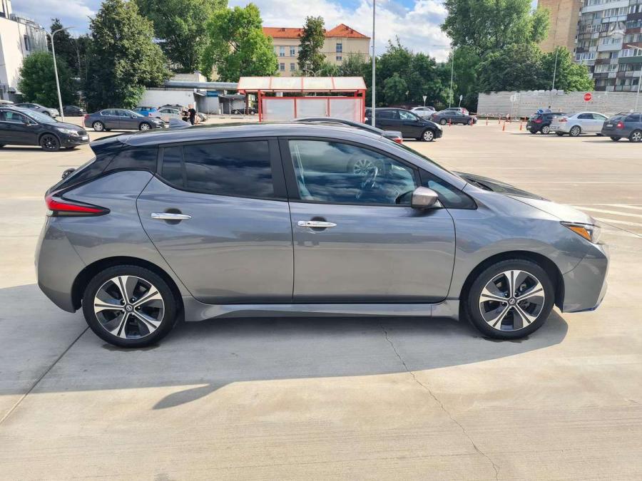 Grey Nissan Leaf 2022 in Vilnius, with an engine capacity of 0.00 L and mileage of 26 thousand km for 15300 €, photo 6 on AUTOMOTO.COM.LV