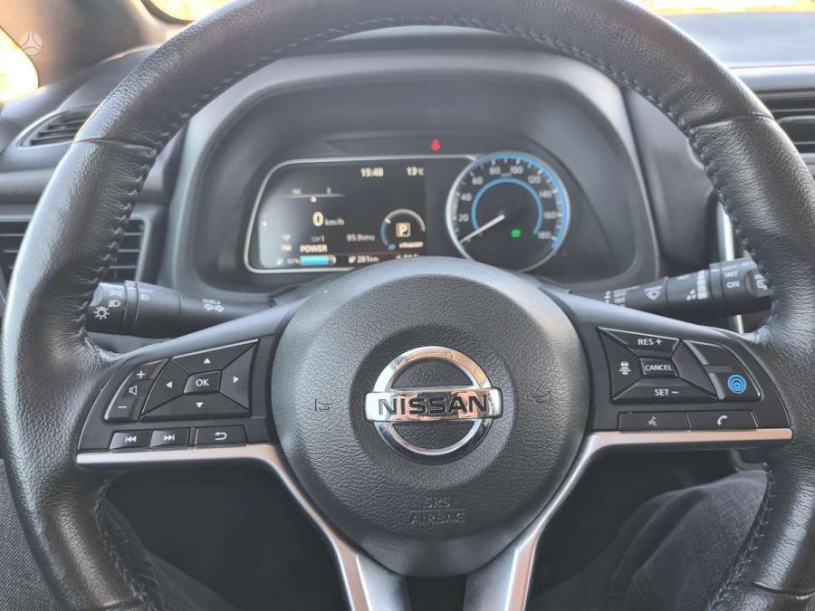 Grey Nissan Leaf 2022 in Vilnius, with an engine capacity of 0.00 L and mileage of 26 thousand km for 15300 €, photo 9 on AUTOMOTO.COM.LV