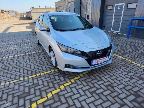 Pelēks Nissan Leaf 2023 Marijampole, ar dzinēja tilpumu 0.00 L un nobraukumu 32 tūkst. km par 14650 €, foto 1 vietnē AUTOMOTO.COM.LV