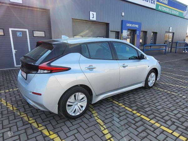 Pelēks Nissan Leaf 2023 Marijampole, ar dzinēja tilpumu 0.00 L un nobraukumu 32 tūkst. km par 14650 €, foto 4 vietnē AUTOMOTO.COM.LV