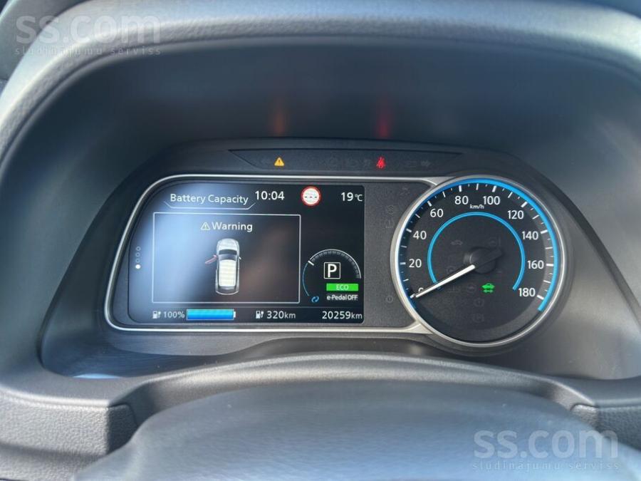 Grey Nissan Leaf 2023 in Riga, with an engine capacity of 0.00 L and mileage of 20 thousand km for 19490 €, photo 13 on AUTOMOTO.COM.LV
