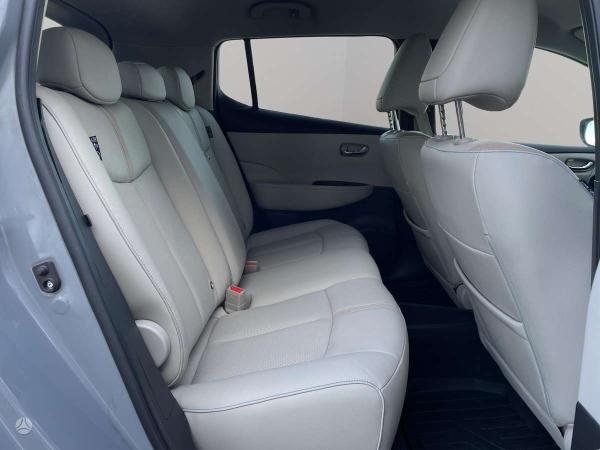 Pelēks Nissan Leaf 2021 Viļņa, ar dzinēja tilpumu 0.00 L un nobraukumu 143 tūkst. km par 17999 €, foto 9 vietnē AUTOMOTO.COM.LV