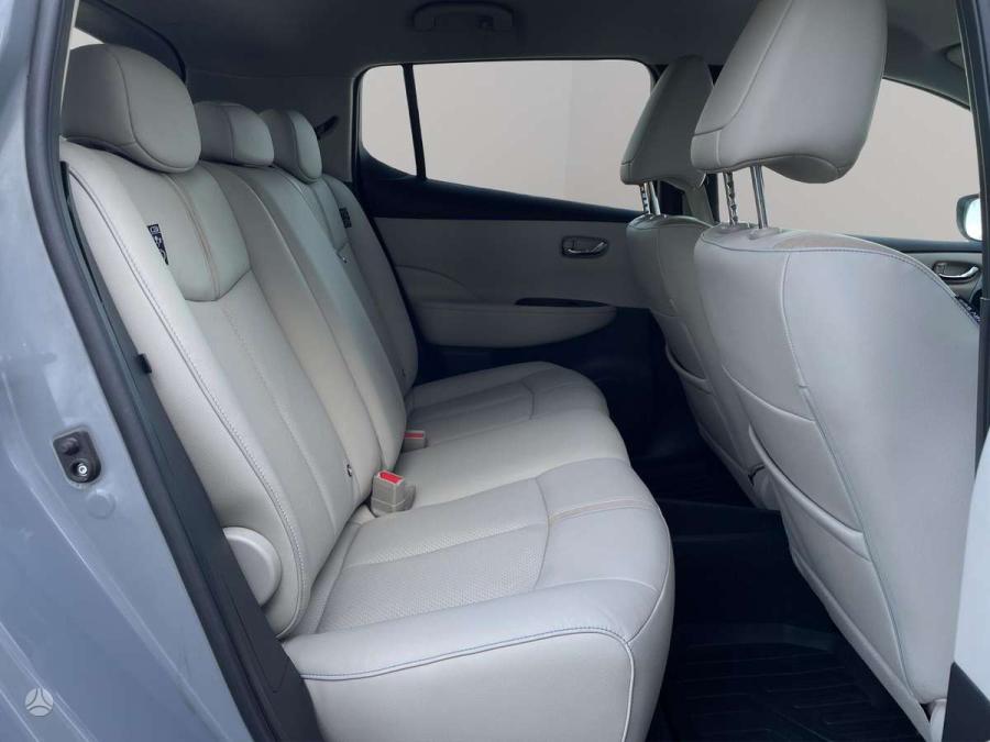 Pelēks Nissan Leaf 2021 Viļņa, ar dzinēja tilpumu 0.00 L un nobraukumu 143 tūkst. km par 17999 €, foto 10 vietnē AUTOMOTO.COM.LV