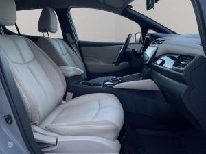 Pelēks Nissan Leaf 2021 Viļņa, ar dzinēja tilpumu 0.00 L un nobraukumu 143 tūkst. km par 16999 €, foto 9 vietnē AUTOMOTO.COM.LV