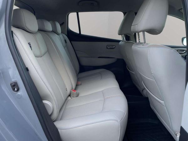 Grey Nissan Leaf 2021 in Vilnius, with an engine capacity of 0.00 L and mileage of 143 thousand km for 16999 €, photo 9 on AUTOMOTO.COM.LV