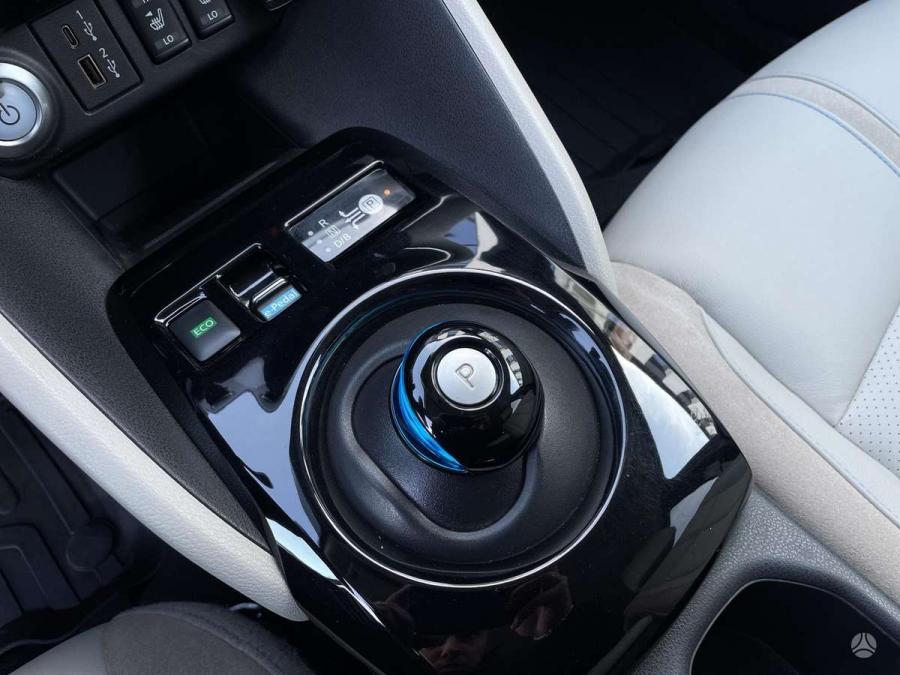 Pelēks Nissan Leaf 2021 Viļņa, ar dzinēja tilpumu 0.00 L un nobraukumu 143 tūkst. km par 16999 €, foto 16 vietnē AUTOMOTO.COM.LV