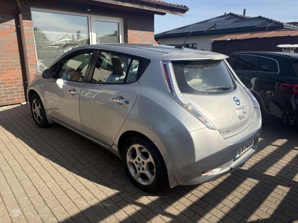 Pelēks Nissan Leaf 2014 Klaipėda, ar dzinēja tilpumu 0.00 L un nobraukumu 198 tūkst. km par 2200 €, foto 3 vietnē AUTOMOTO.COM.LV