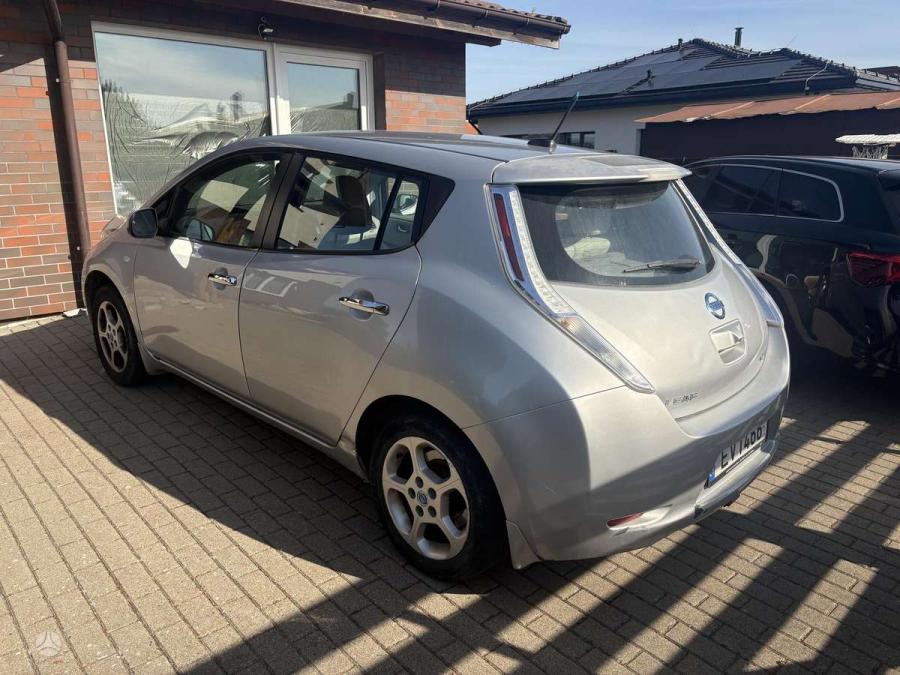 Grey Nissan Leaf 2014 in Klaipeda, with an engine capacity of 0.00 L and mileage of 198 thousand km for 2200 €, photo 4 on AUTOMOTO.COM.LV