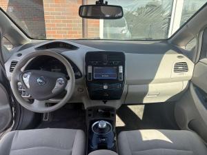 Grey Nissan Leaf 2014 in Klaipeda, with an engine capacity of 0.00 L and mileage of 198 thousand km for 2200 €, photo 5 on AUTOMOTO.COM.LV
