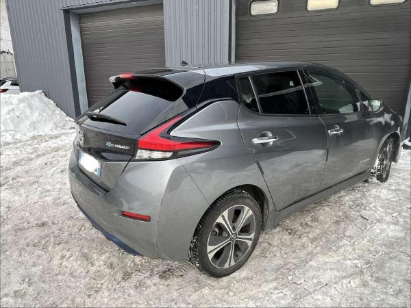 Pelēks Nissan Leaf 2018 Tauragė, ar dzinēja tilpumu 0.00 L un nobraukumu 158 tūkst. km par 8500 €, foto 3 vietnē AUTOMOTO.COM.LV