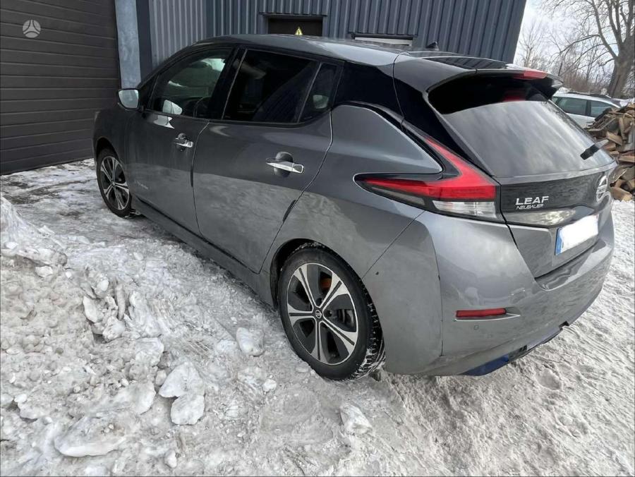 Pelēks Nissan Leaf 2018 Tauragė, ar dzinēja tilpumu 0.00 L un nobraukumu 158 tūkst. km par 8500 €, foto 5 vietnē AUTOMOTO.COM.LV