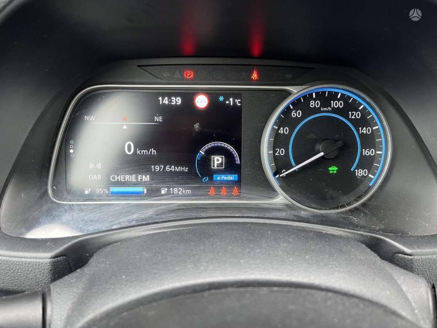 Pelēks Nissan Leaf 2018 Tauragė, ar dzinēja tilpumu 0.00 L un nobraukumu 158 tūkst. km par 8500 €, foto 16 vietnē AUTOMOTO.COM.LV